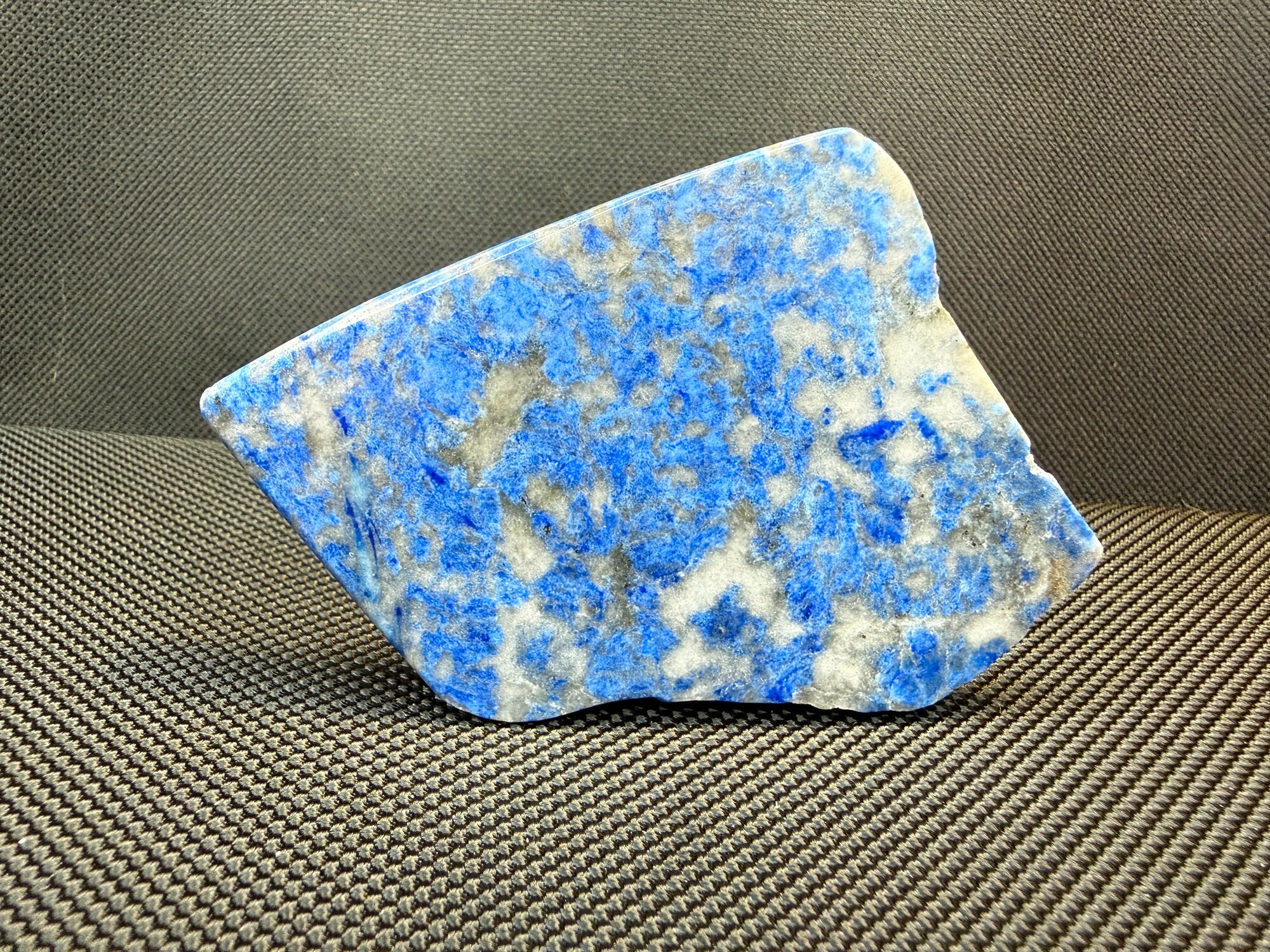 Лазурит ROUND STONE, в коллекцию минералов, 87 мм x 55 мм x 6 мм, месторождение Малобыстринское