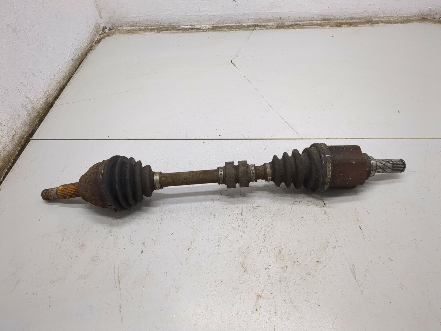 Полуось (вал, шрус) левая передняя Nissan Juke Б/У