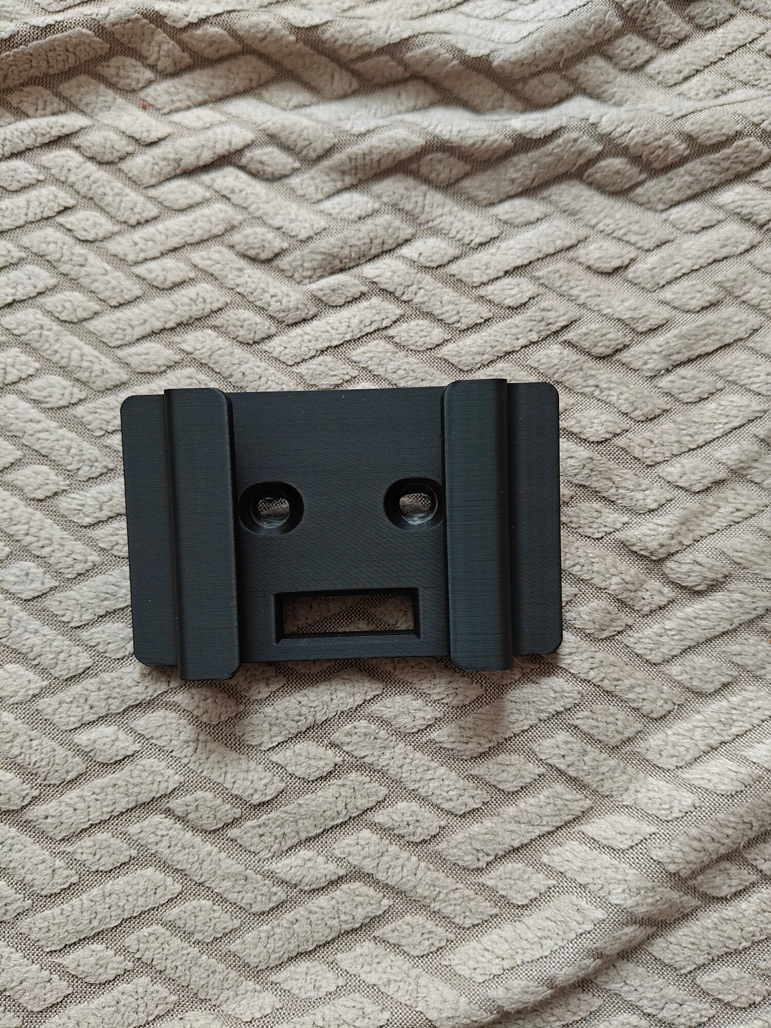 Держатель на полку, стену акомулятора Feng Bao АКБ