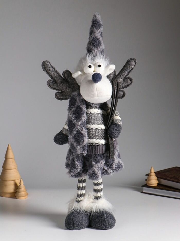 Интерьерная кукла текстильная Лосиха в сером наряде, с лыжами , 14 12 45 см