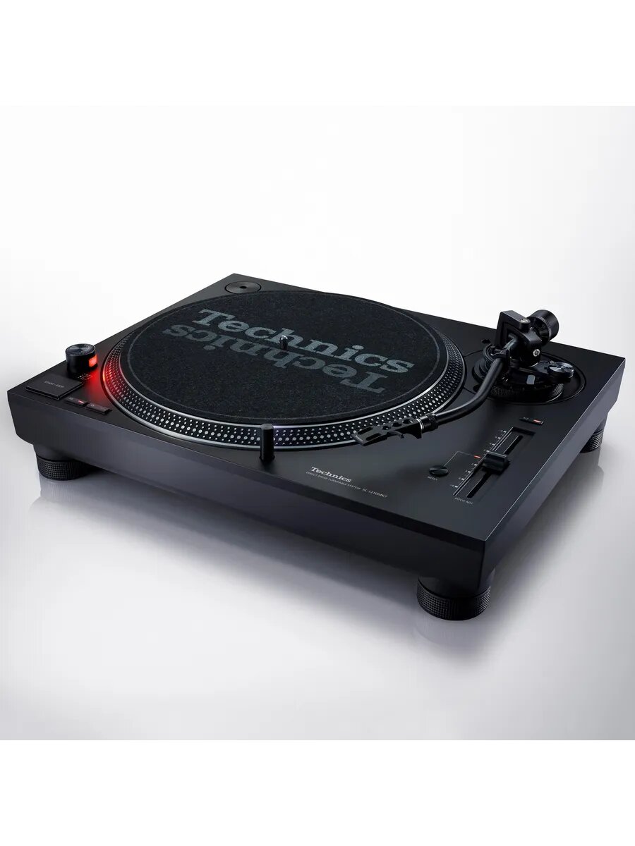 Виниловый проигрыватель "Technics" SL-1210MK7, прямой привод, S-образная форма тонарма