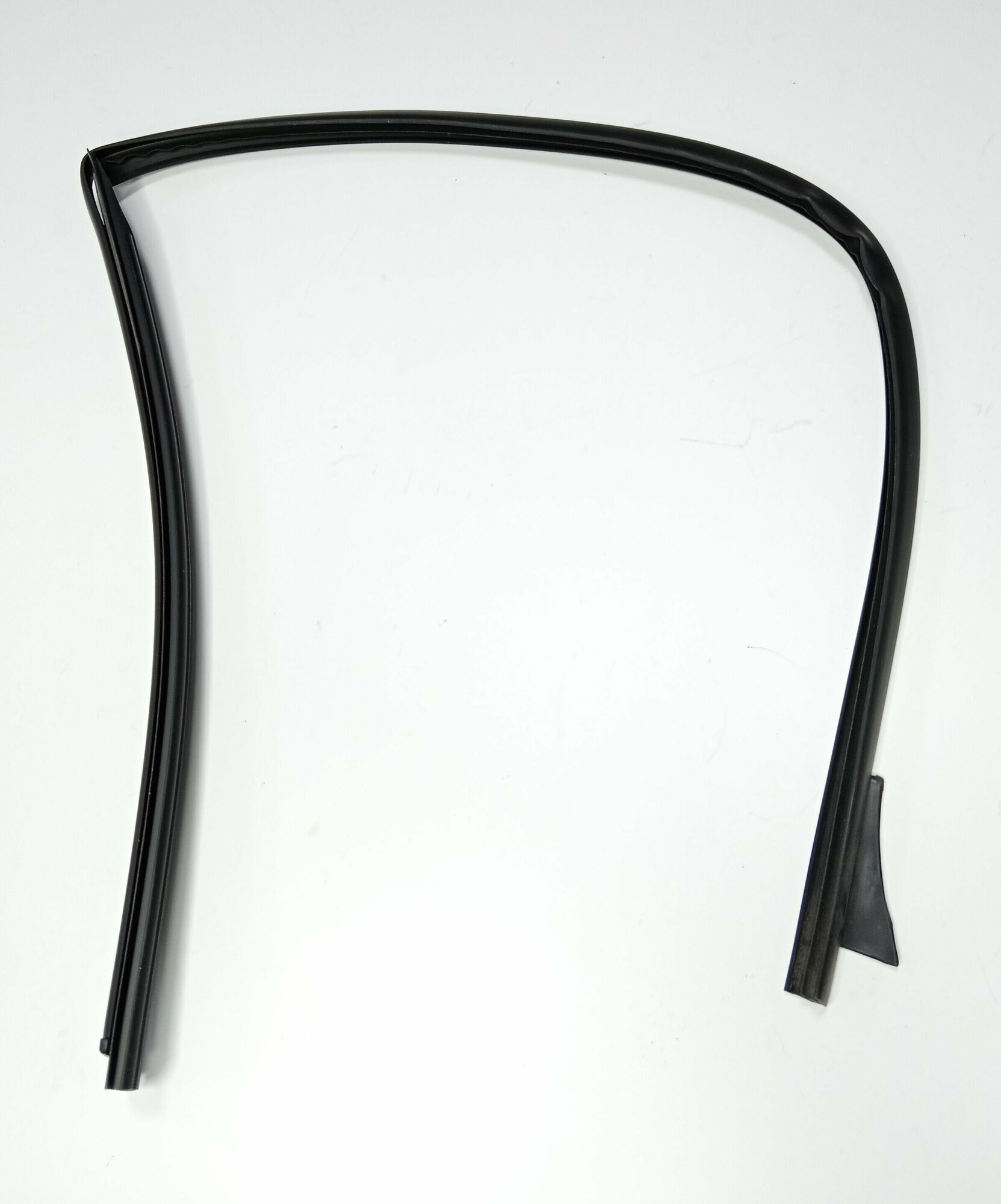 Уплотнитель лобового стекла левый CHERY Vortex Tingo [1.8 16V 5AMT внедорожник]