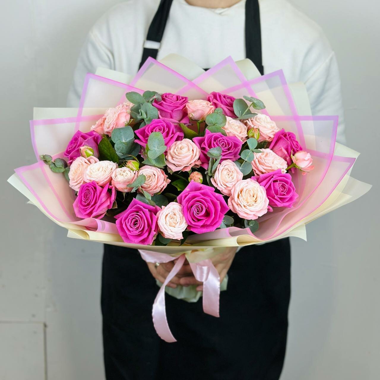 Букет Rybe-Flowers "Нежный", розы, пионовидные, розовые, микс, 19 цветов