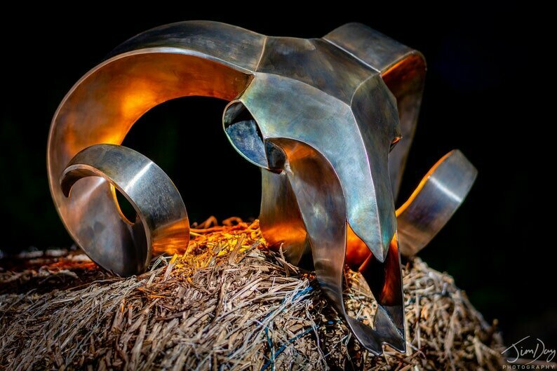 Полигональная фигура, скульптура черепа барана, геометрический полигональный металлический декор интерьера