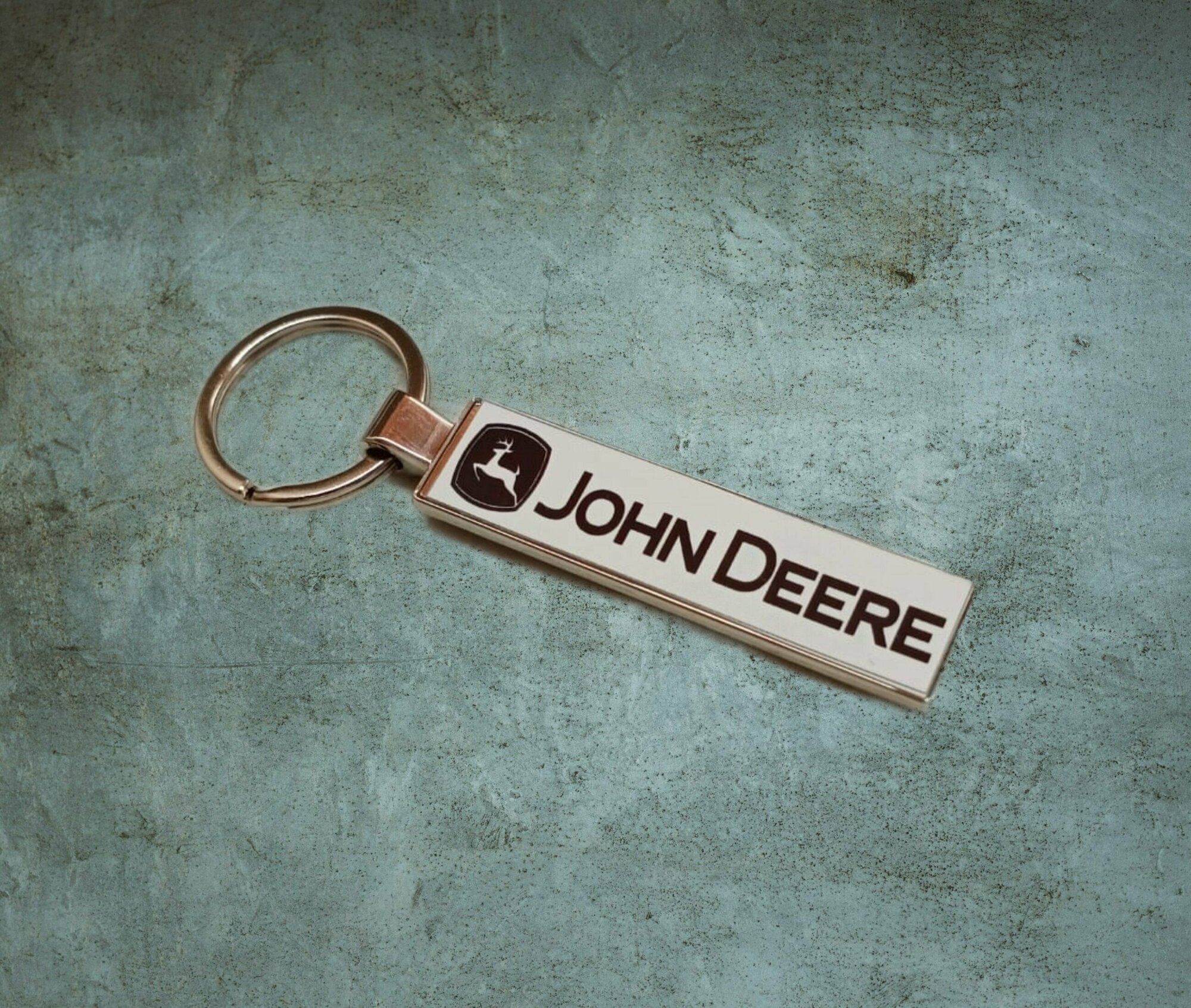Брелок автомобильный металлический John Deere ( для строительной техники, трактор, погрузчик, бульдозер, экскаватор)