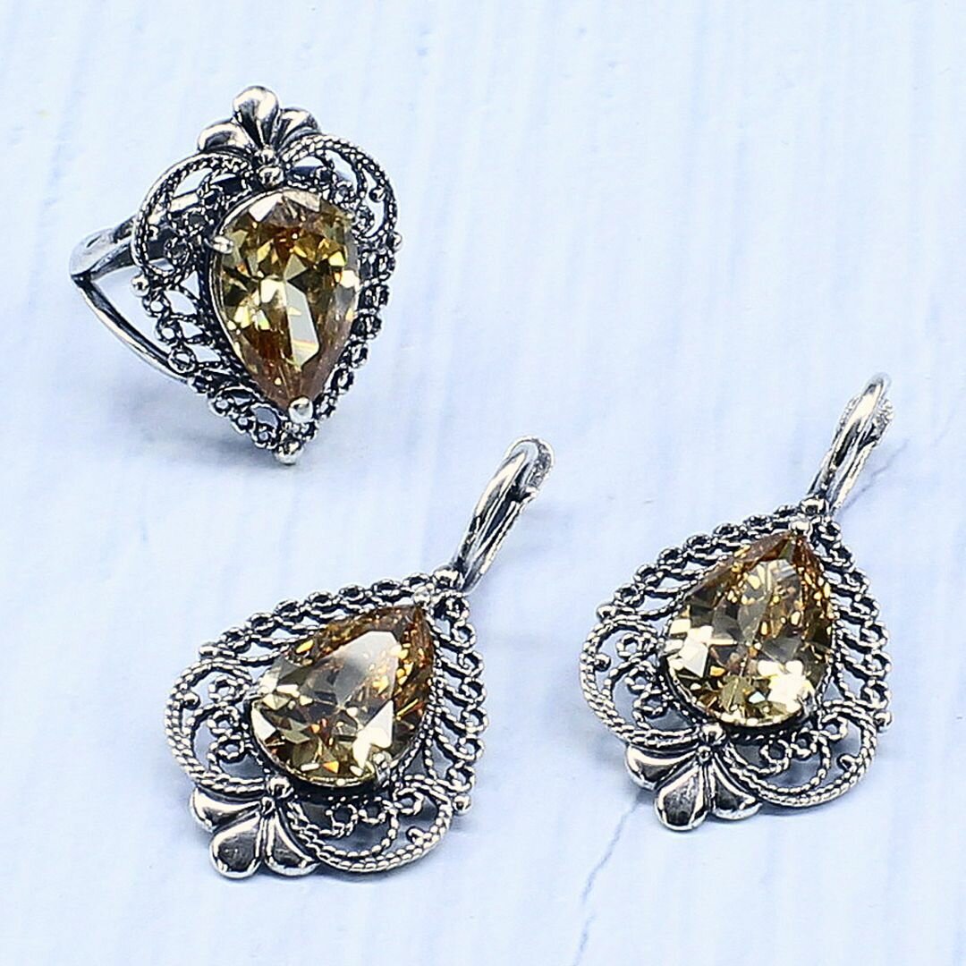 Комплект бижутерии: кольцо, серьги, фианит