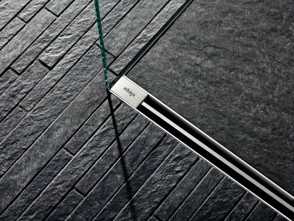 Душевой трап (лоток) модель 4965.20 Viega Advantix Vario 704353 30-120 см, с решеткой, щелевой, матовый хром