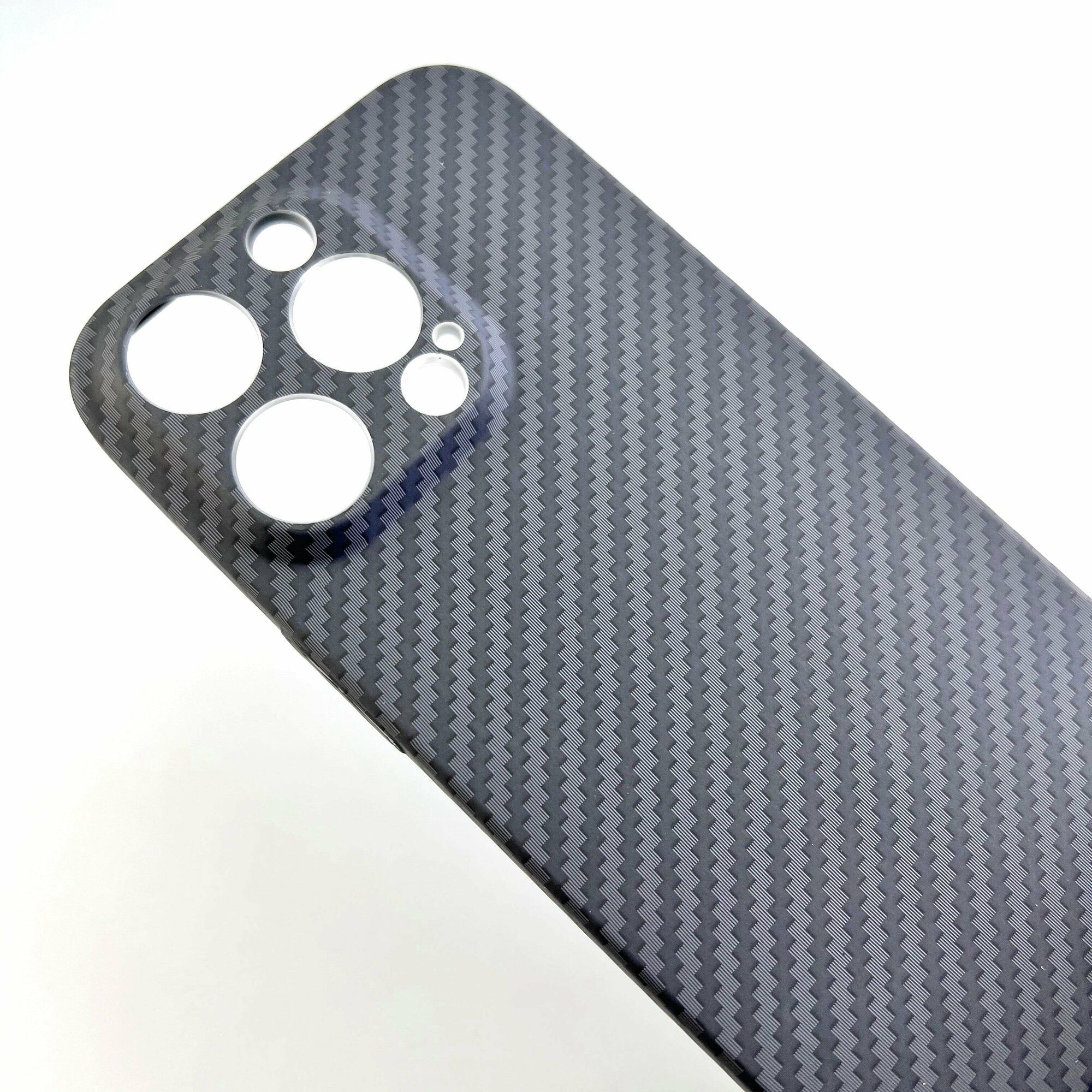 Чехол для Iphone 14 Pro из ударопрочного пластика под карбон Luxo
