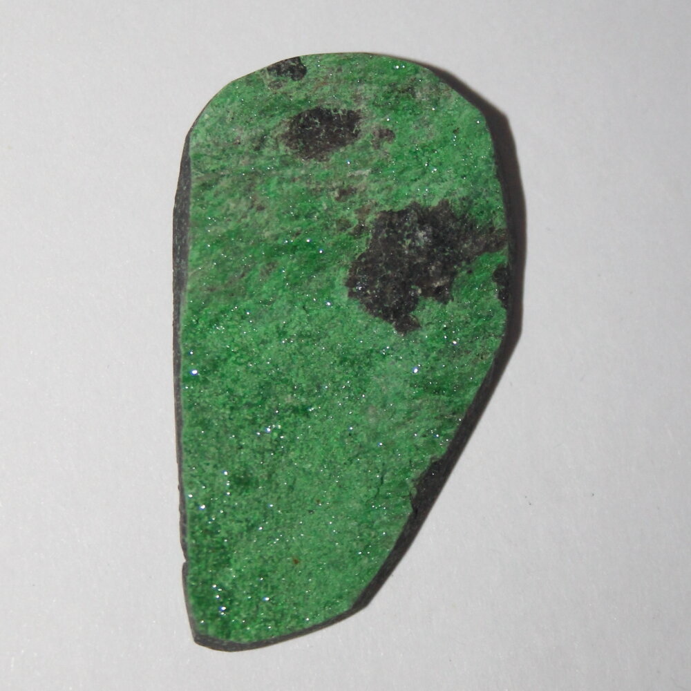 Коллекционный кабошон уваровит, 36х21х3 мм, Урал (Сараны), «True Stones»