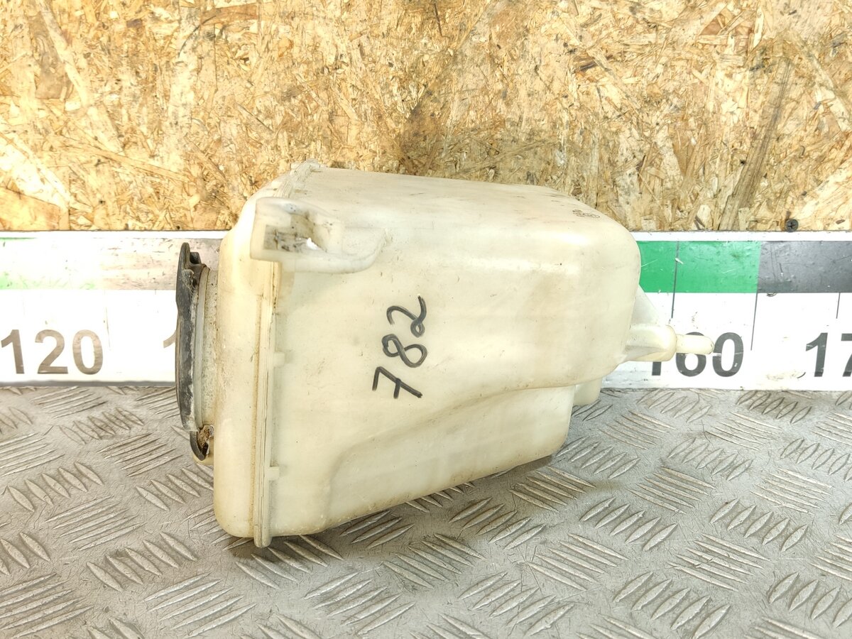 Бачок омывателя лобового стекла TOYOTA Corolla e10 8531512280