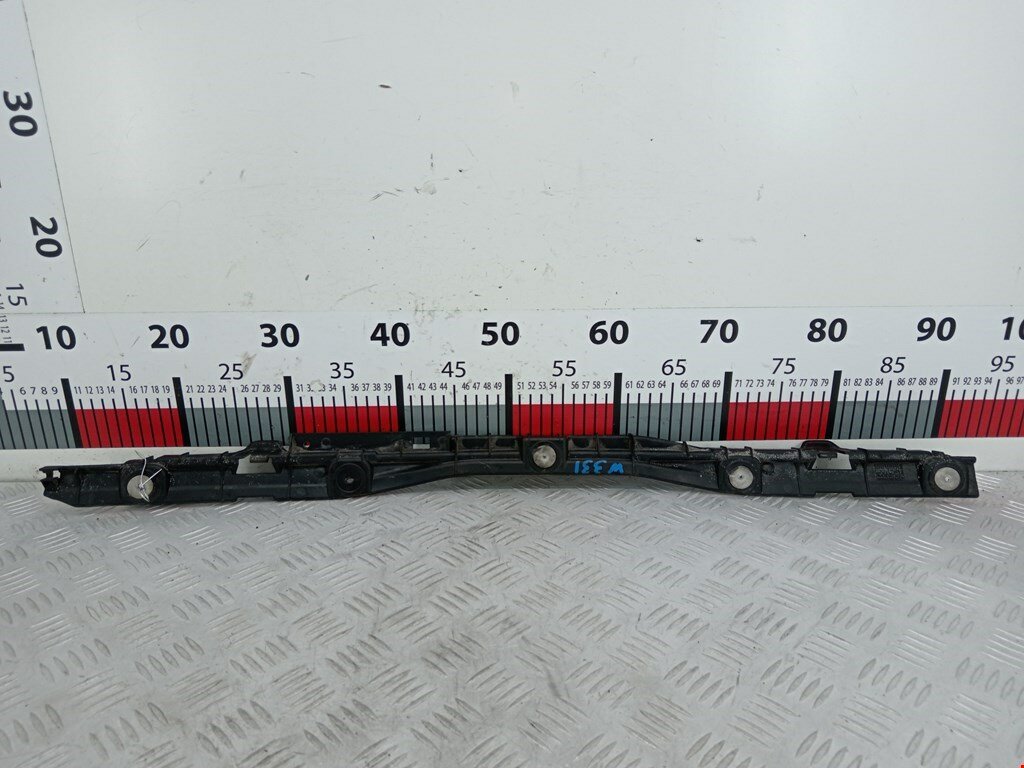 Кронштейн (крепление) заднего бампера центральный Opel Astra H 24460477 арт. 1895091