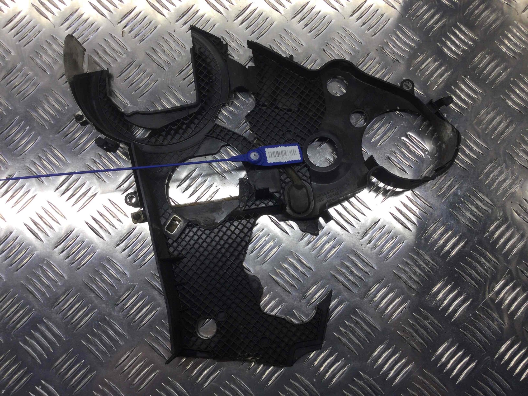 Б/У Защита (кожух) ремня ГРМ Audi A3 8P (2003-2005) 2005 г.