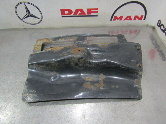 Защита экранная переднего левого брызговика Scania P, R, G / Есть вмятины и трещины!!!