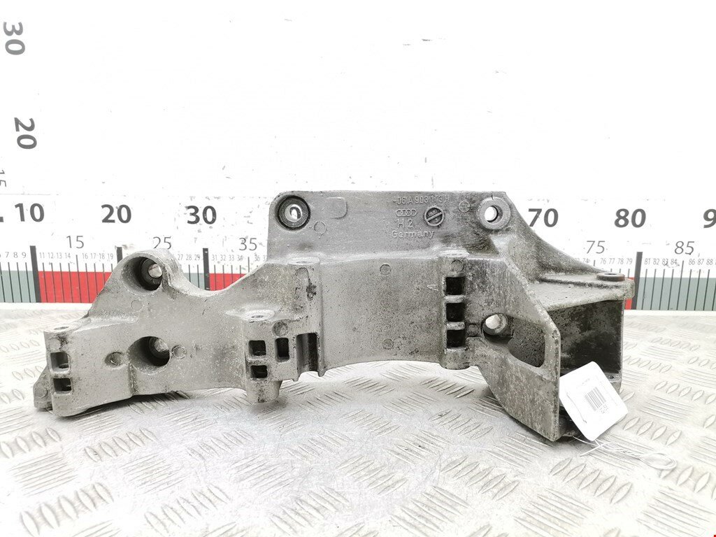 Кронштейн генератора Audi A3 8L 06A903143H арт. 2192458