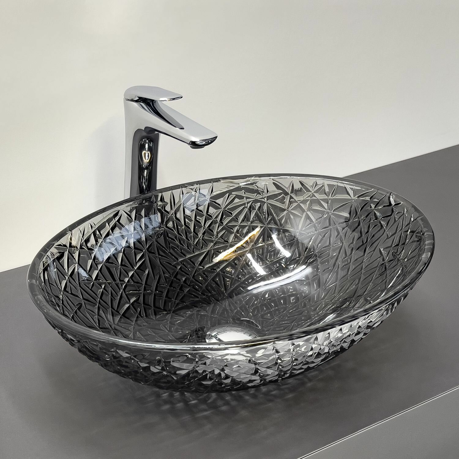 Стеклянная овальная раковина 50 см Comforty CF28002 дымчатое стекло, накладная для ванной на столешницу