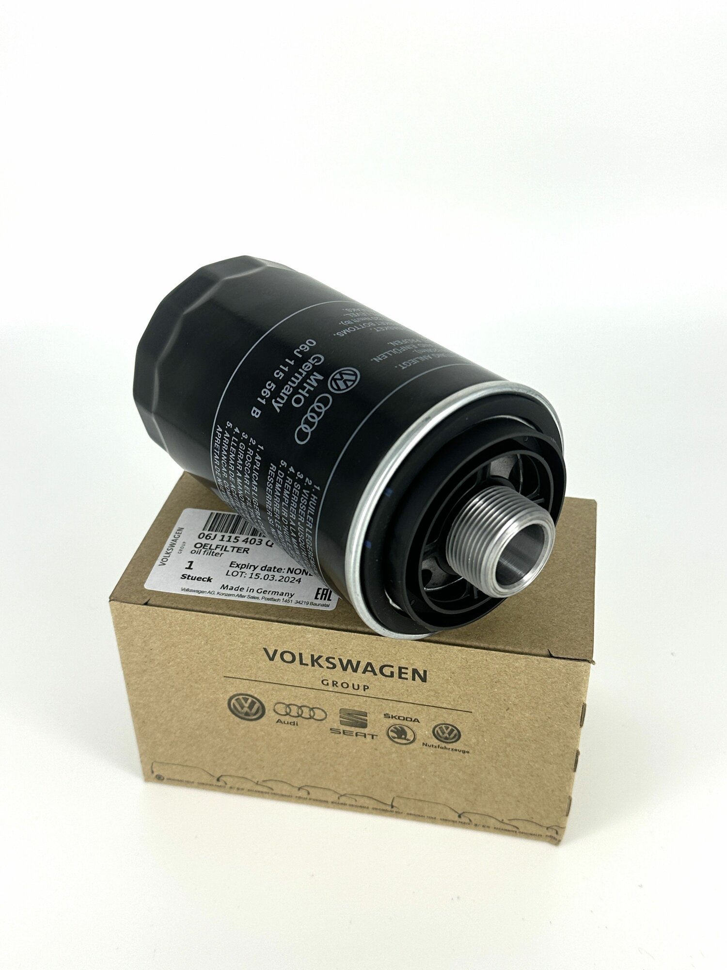 Фильтр масляный 06J115403Q, черный, OEM-номера: 06J115403J, 06J115403C, 10200