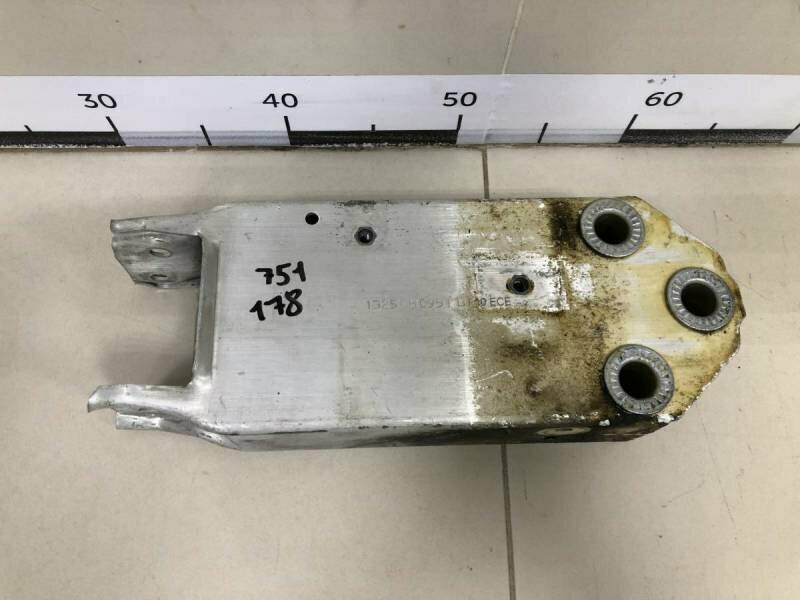 Кронштейн усилителя переднего бампера BMW 5-series F10/F11 2009-2016 кат.номер: 51647247665