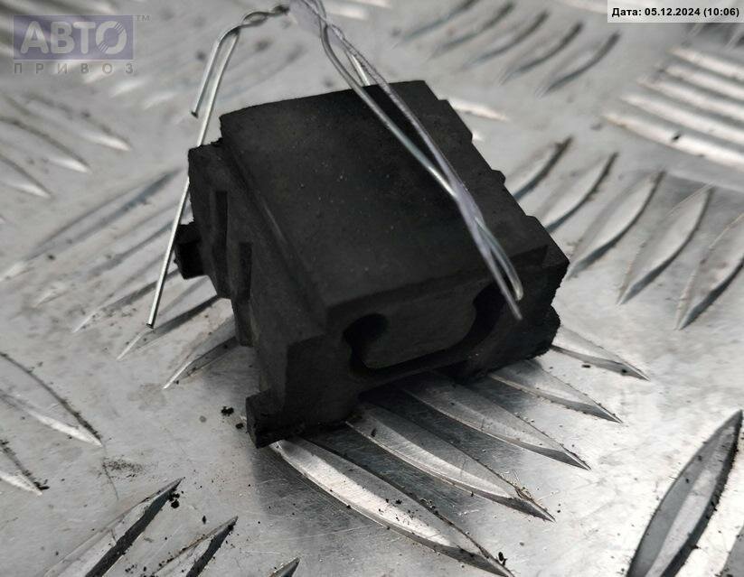 Кронштейн радиатора Volkswagen Passat B5