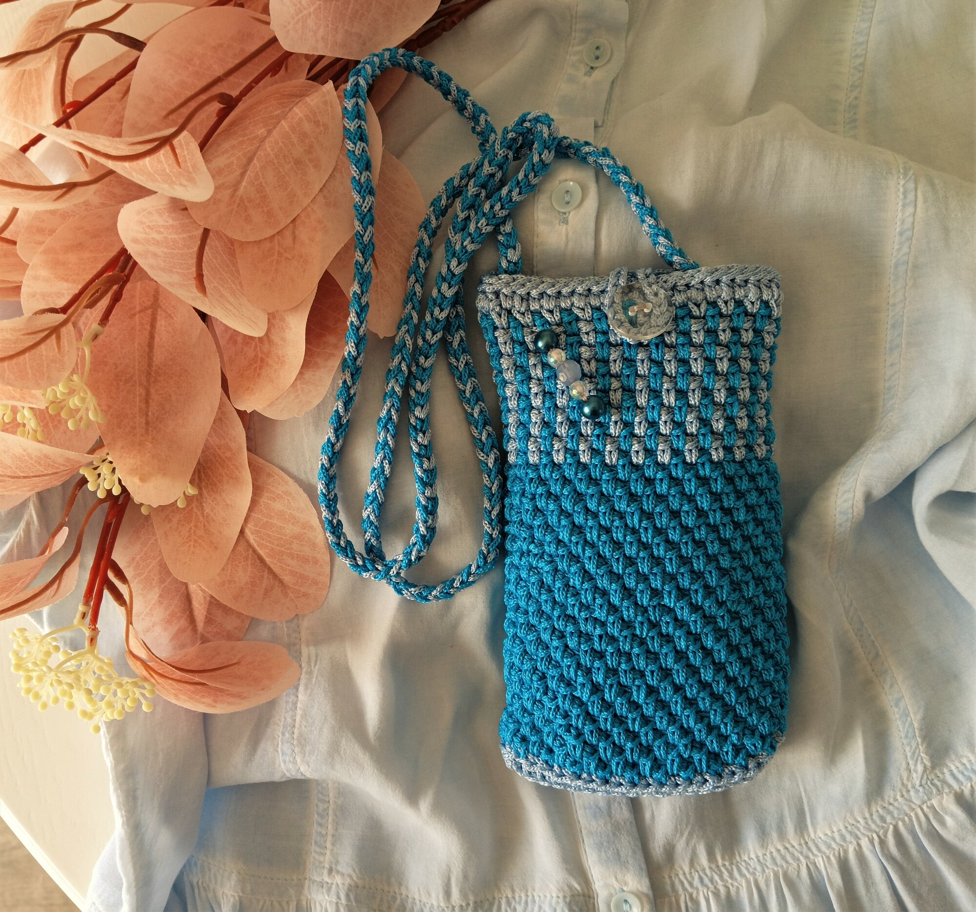 Чехол для смартфона, через плечо, вязанный с бусинами, полиэстер. Цвет бирюзовый.