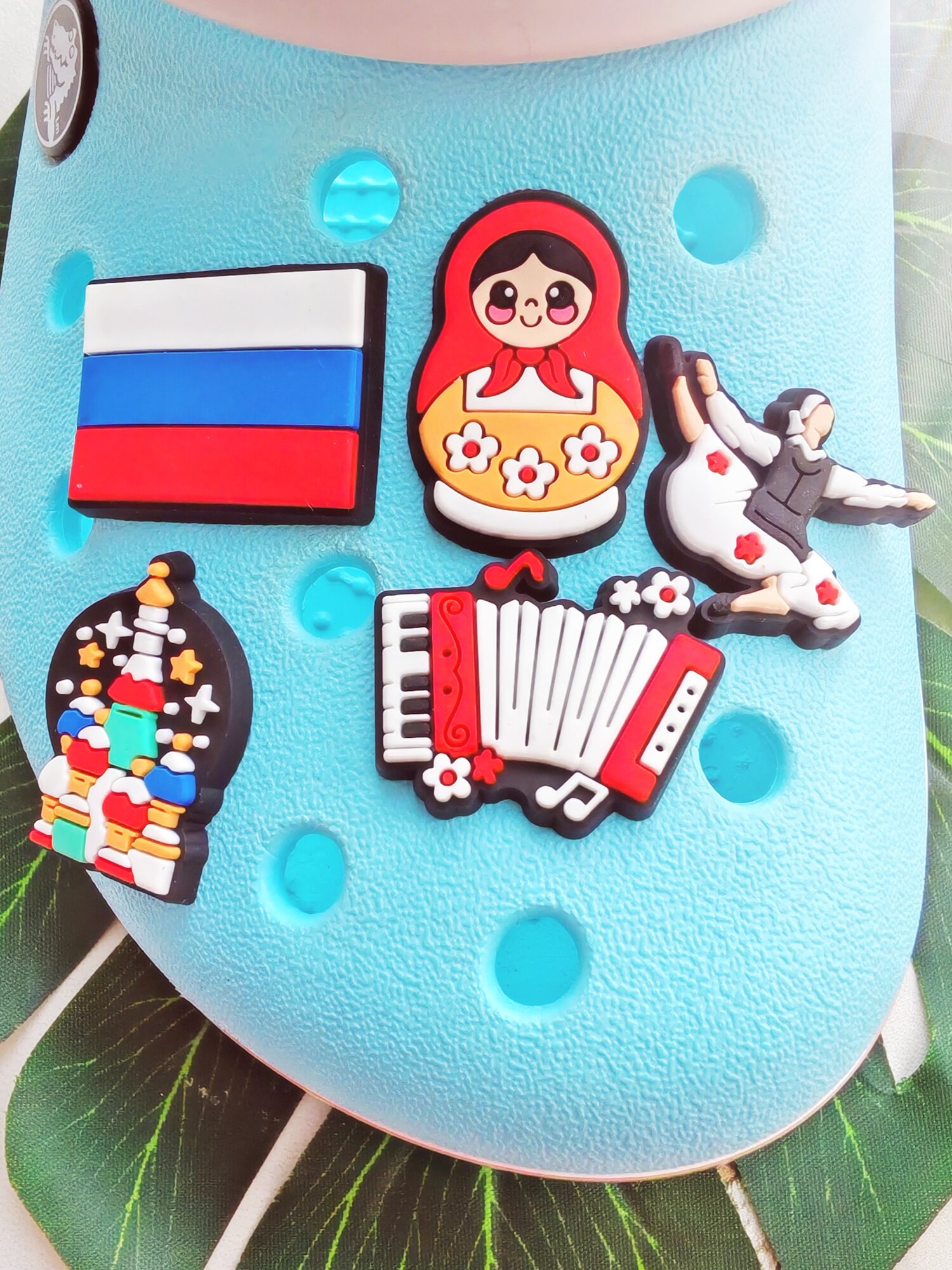 Джибитсы для crocs Россия матрешка флаг для взрослых