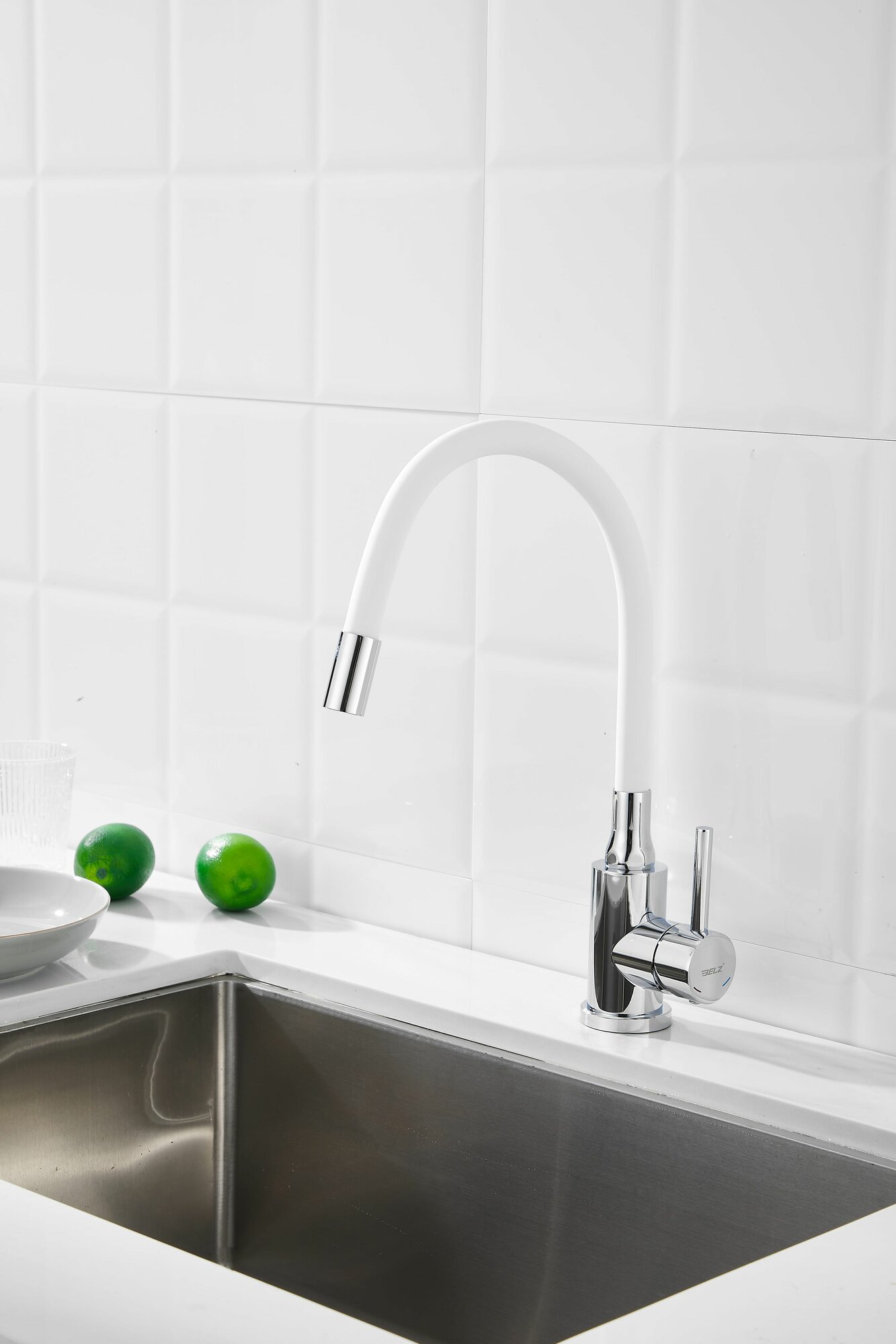 Смеситель для кухни с гибким изливом, кран белый из нержавеющей стали на мойку BELZ B73809-8