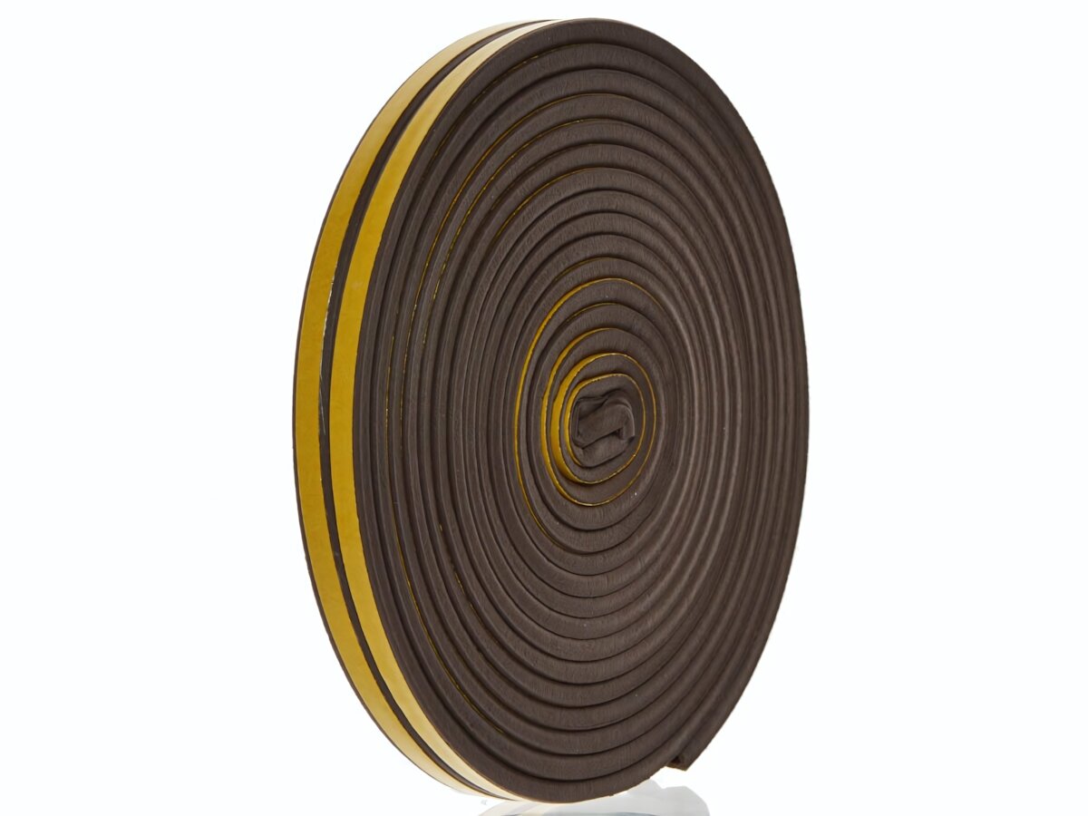 Уплотнитель 10м резиновый самоклеящийся Р-профиль 5,5×9 мм коричневый для дверей и окон
