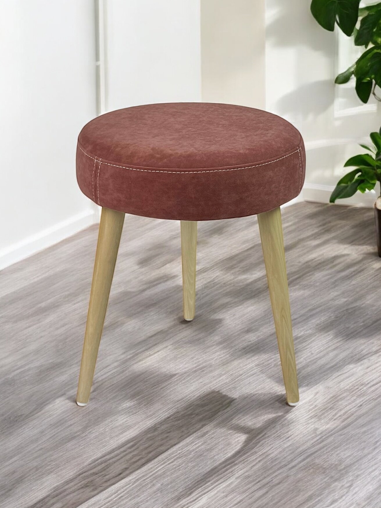 Табурет кухонный, ягодный, ножки прозрачный лак. Табуретка на кухню