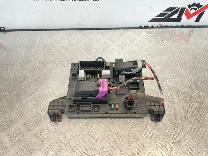 Б/У блок предохранителей, реле салона Opel Astra 2011 P10 A16XER Задн. nхэтчбек, блок в багажник 64892 GENERAL MOTORS арт. 1...