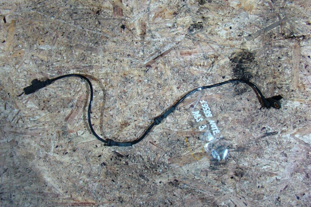 Nissan Note E11 Датчик ABS задний правый 47900AX600