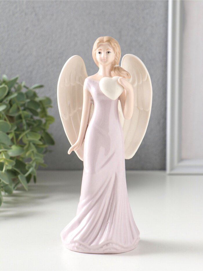 Фигурка керамика «Девушка-ангел в сиреневом платье с сердцем в руке», 8.4×6.3×18 см