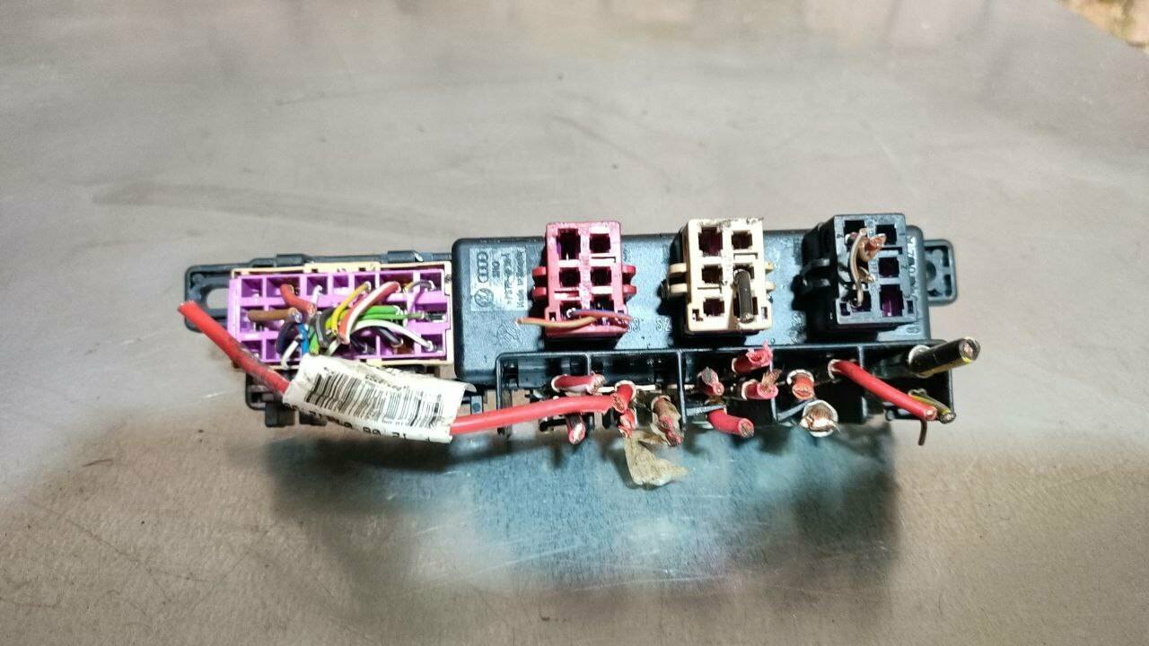 Блок предохранителей Audi A6 C5 (1997 - 2001) 8L0941822A