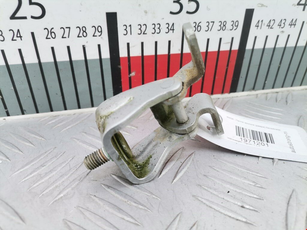 Петля крышки (двери) багажника Volkswagen Tiguan 1 5N0827301 арт. 1971201