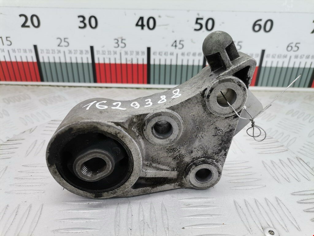 Кронштейн (крепление лапа траверса) кпп Opel Meriva A арт. 2067865