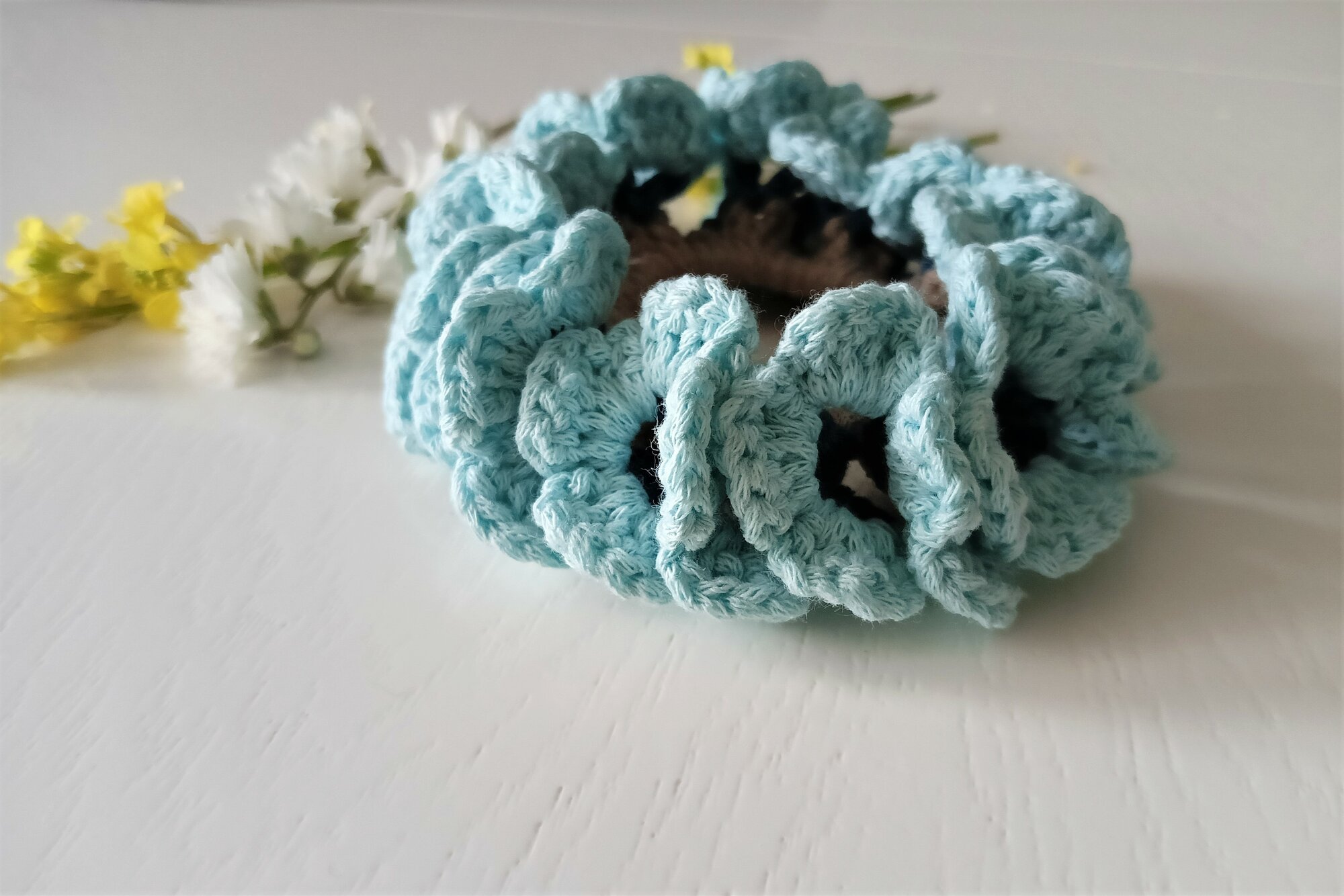 Резинка для волос вязаная 1 шт. Цветы мятные.