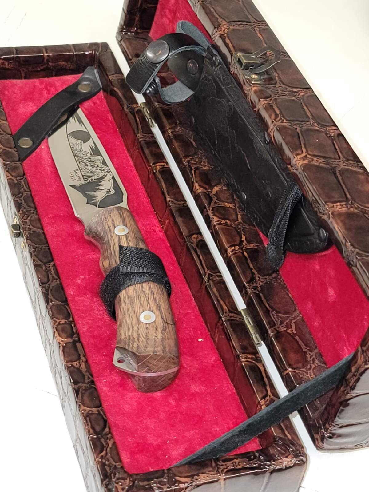 Нож туристический Охотник 2 Медведь , разделочный в чехле ножнах и подарочном кожаном футляре (сделано в Кизляре)