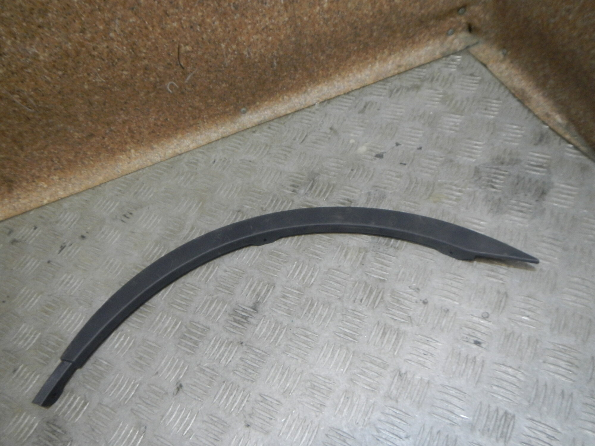 Б/У Накладка крыла переднего правого, Renault (Рено)-LOGAN (05-) RENAULT LOGAN (05-) Новая, царапины. 544076 RENAULT арт...