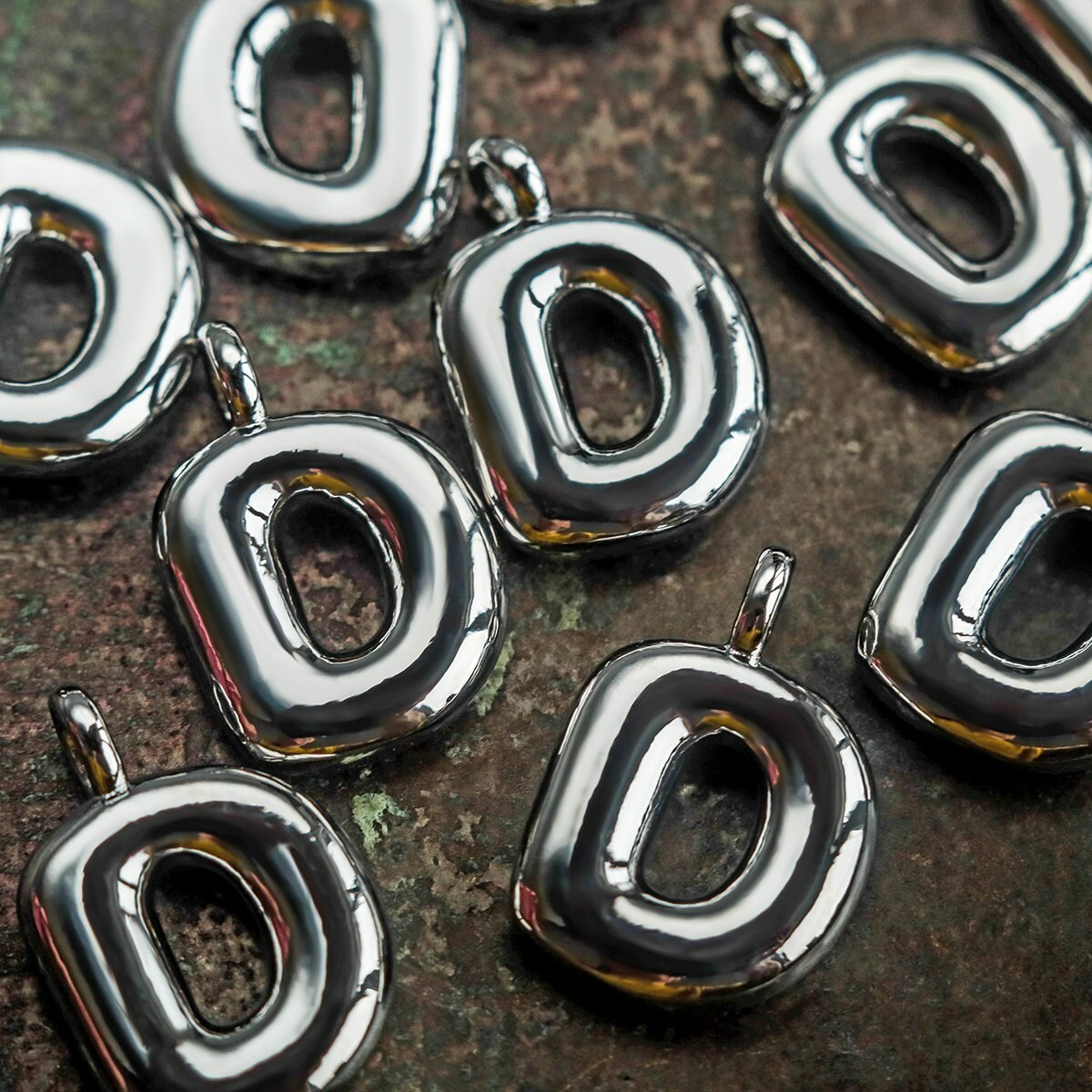 Подвеска металл Буква D (2 шт.) для браслета / сережек, цвет платина, 16.5-18.5x5.5-18x2.5x4.5 мм