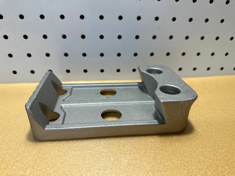 Кронштейн крыла крепления заднего VOLVO FH FM RENAULT MAGNUM PREMIUM (вольво рено)