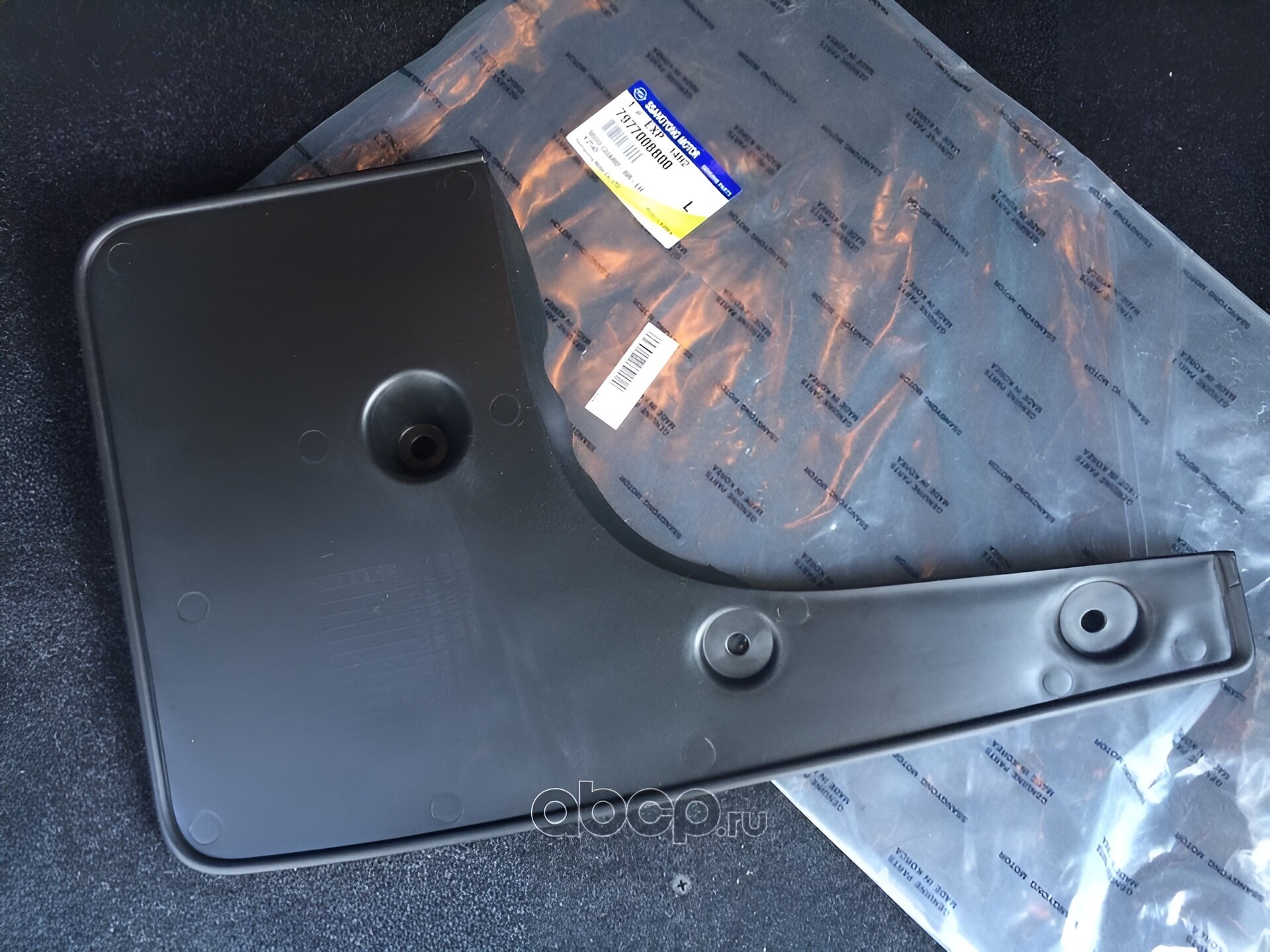 7977008B00 SSANG YONG Брызговик SSANGYONG Rexton (06-) задний левый OE