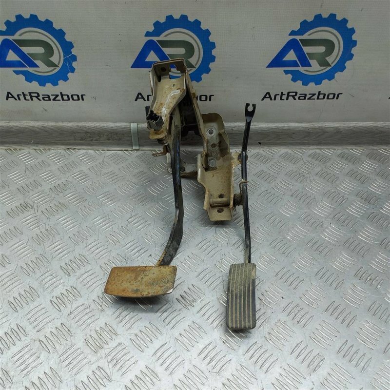 Б/У Педальный узел Mitsubishi Lancer 7 / Мицубиши Лансер 7 1.5 4G15 110Л.С. 1998