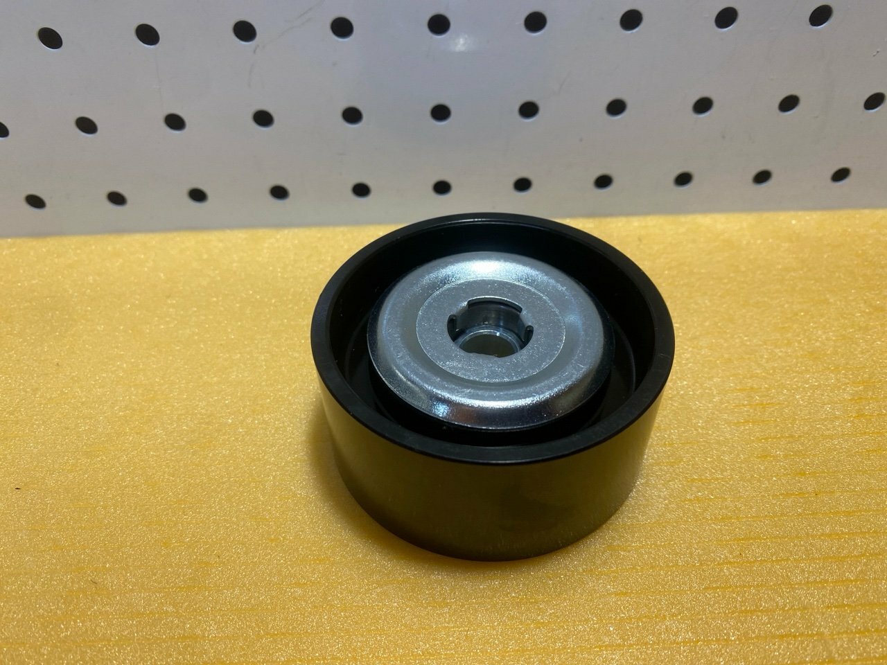 Ролик натяжителя (направляющий) MAN TGA TGS TGX (МАН) D0834, D0836, D2066, D2676, D2868