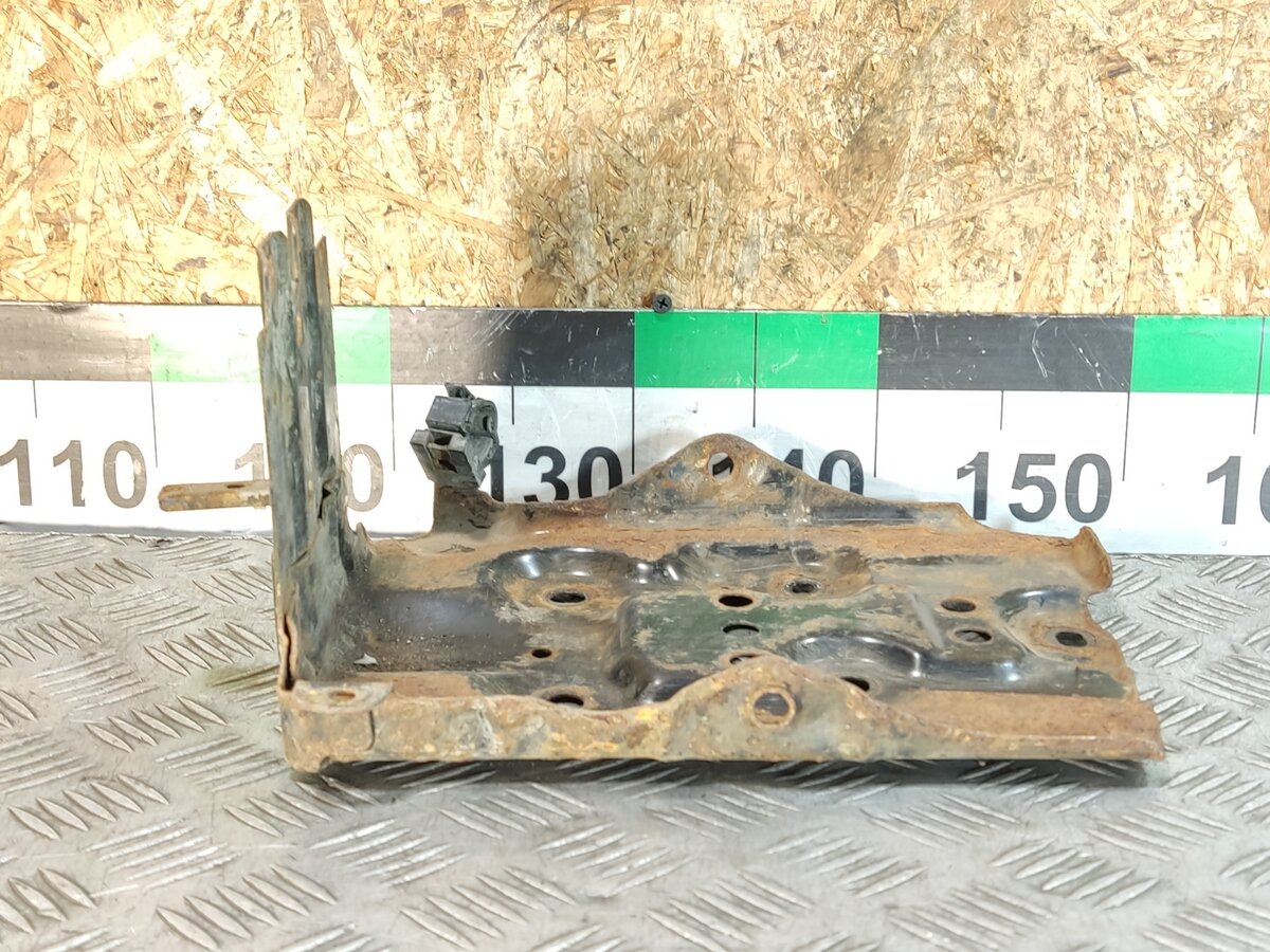 Крепление аккумулятора NISSAN Almera N16