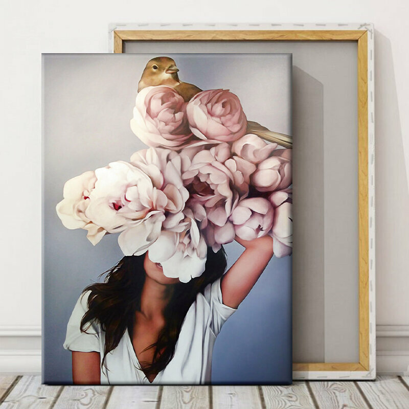 Картина на холсте 50х70 см "Девушка с пионами и птицей на голове, Эми Джадд", на стену для интерьера