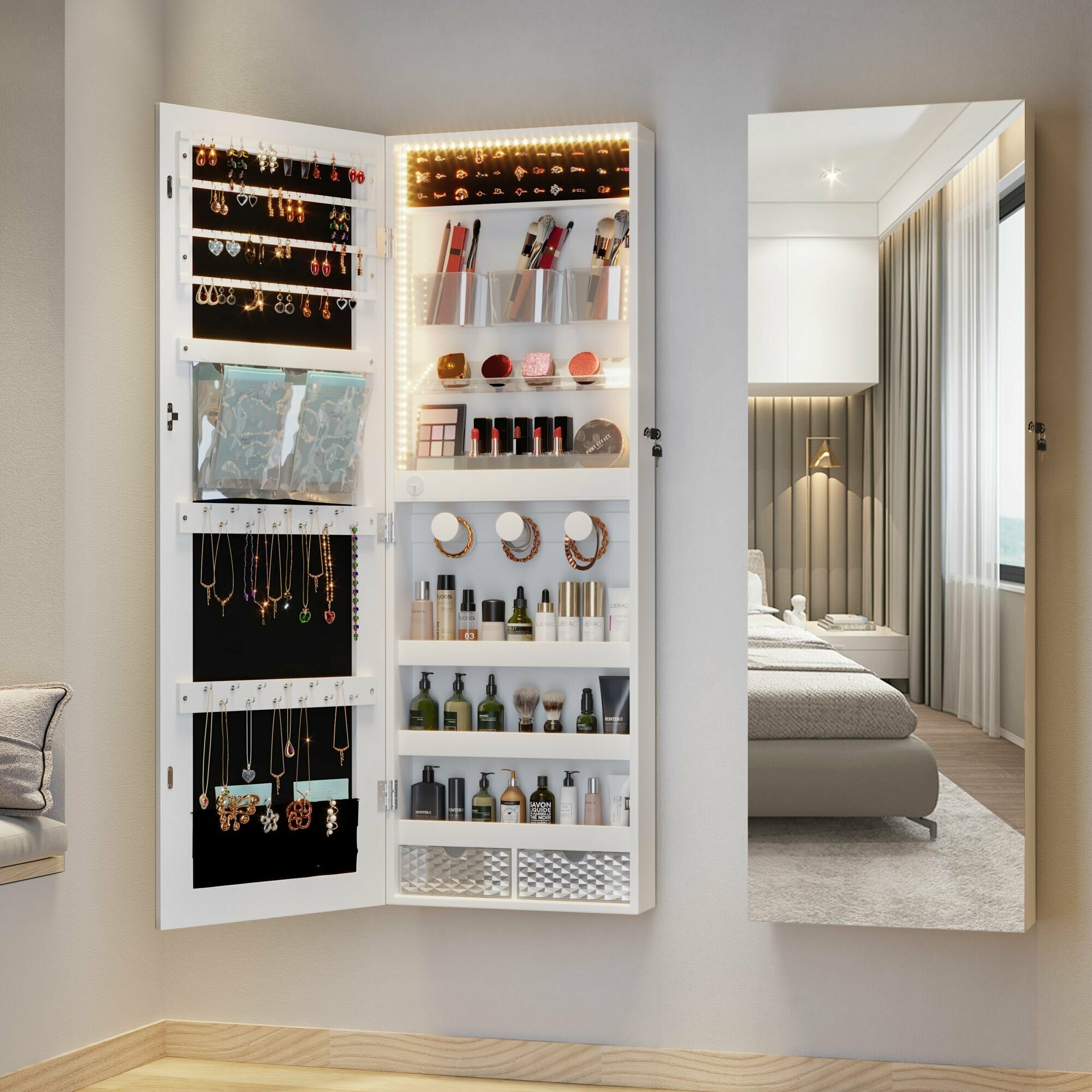 Зеркальный шкаф для одежды, в котором можно хранить украшения и косметику, можно повесить на стену или дверь.