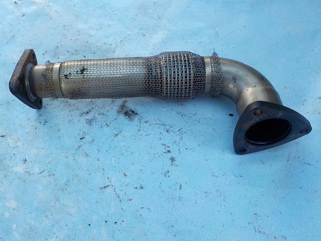 Труба соединительная правая Audi A6 (C6, 4F) 2005-2011 059131790M - Б/У