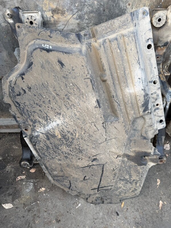 Защита днища кузова BMW X5 2 поколение 3.0 M57N2 2009 (б/у)