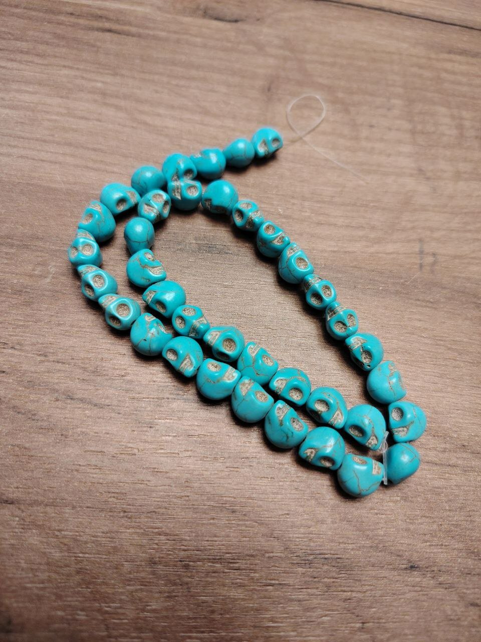 Бусины для браслета и колье 8 мм с черепами синего цвета 38 шт