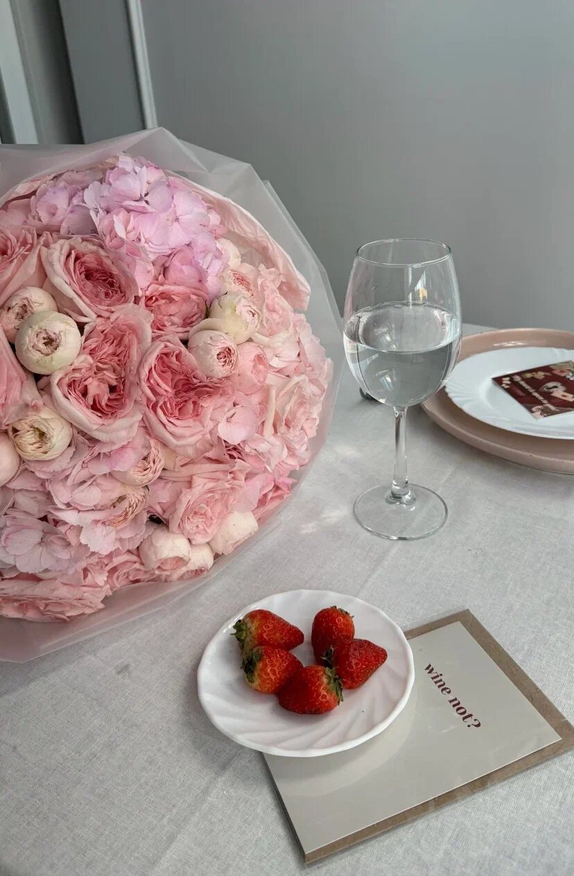 Букет Маркет Цветов "Зефир", гортензии, розы, круглый, высота 50см, M