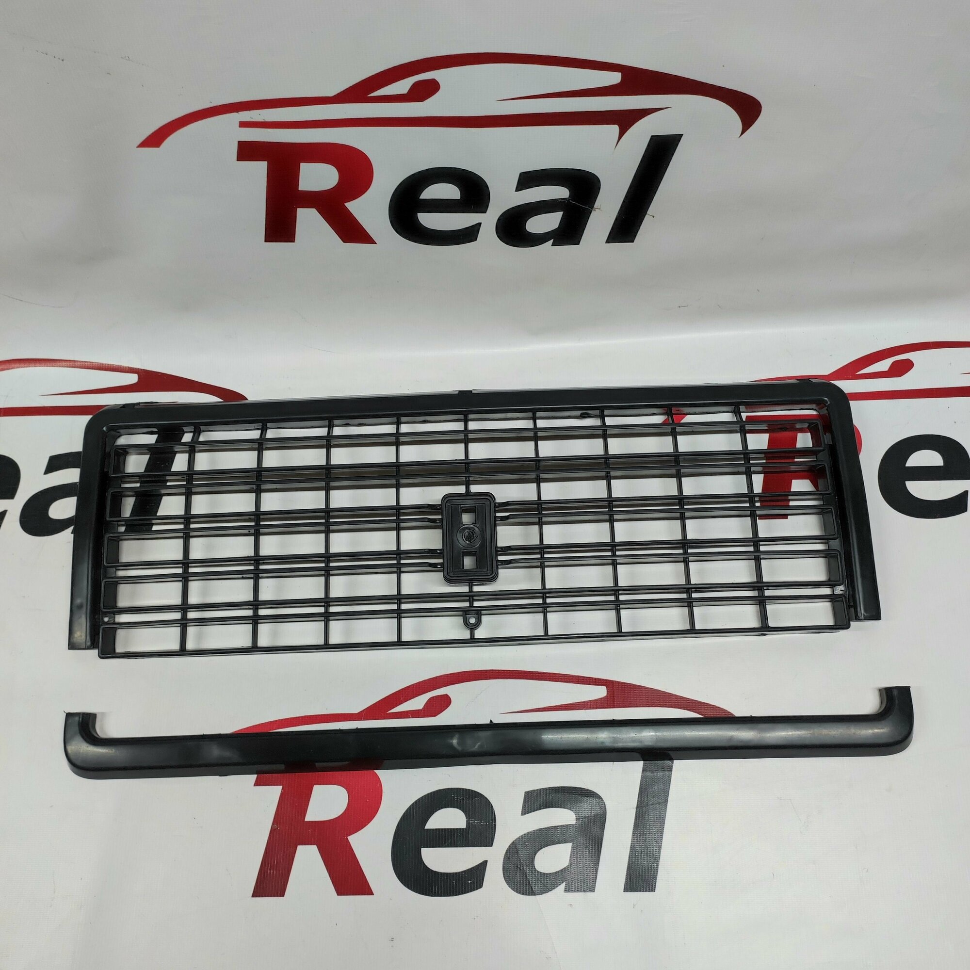 Решетка радиатора черная с молдингом капота и логотипом для 2107, 21047