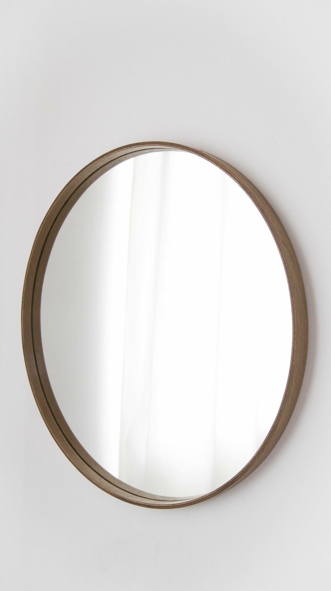 Зеркало круглое настенное интерьерное в деревянной раме 60 см